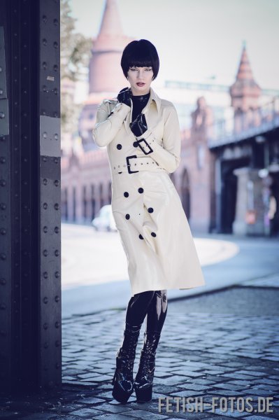 Latexmantel Clara auf Maß und chloriert im Shop